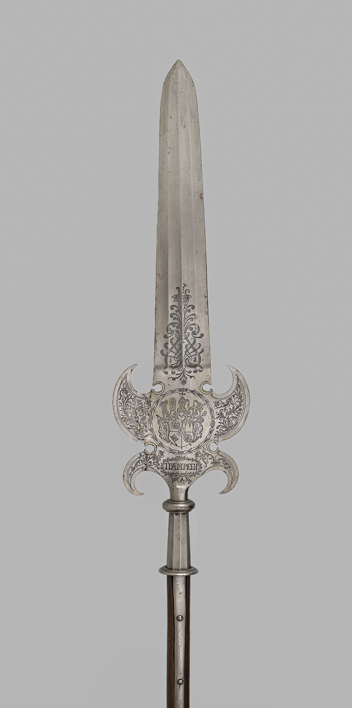 Kunsthistorisches Museum: Stangenwaffe: Partisane der Garde des ...