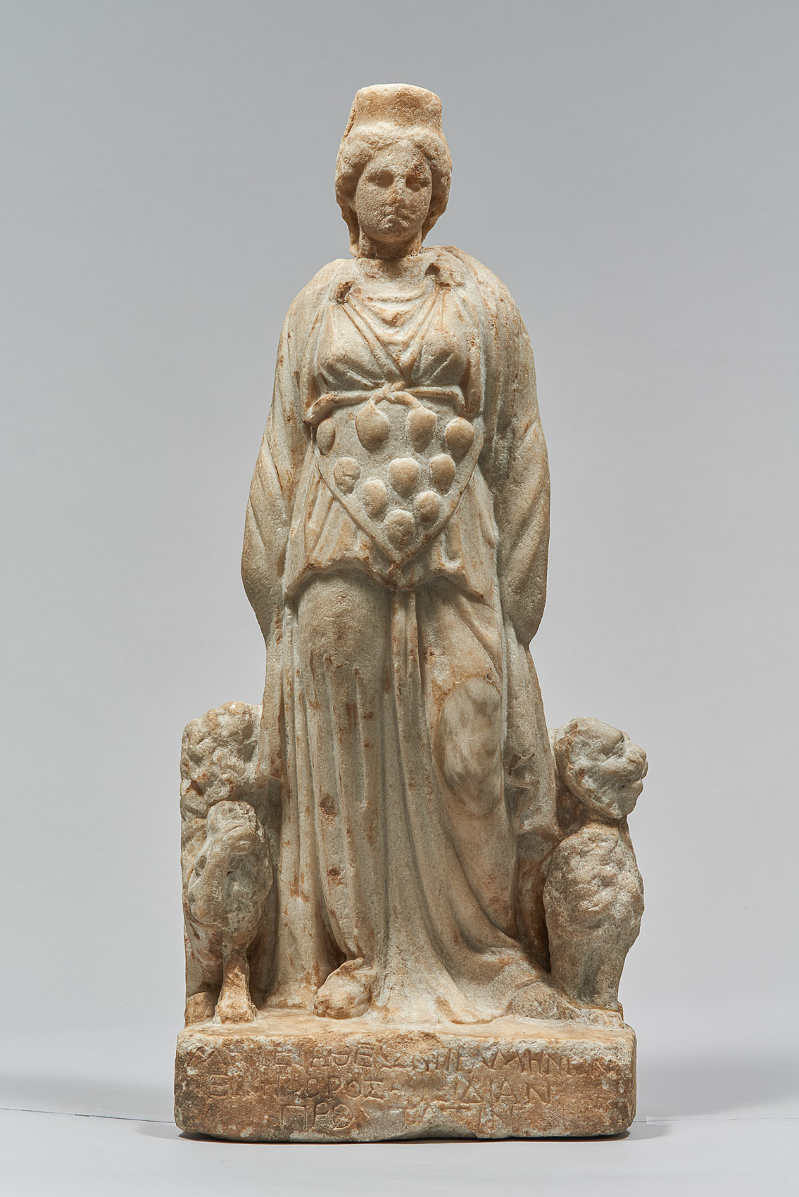 Kunsthistorisches Museum: Statuette: Pergamenische Kybele mit Weihung ...