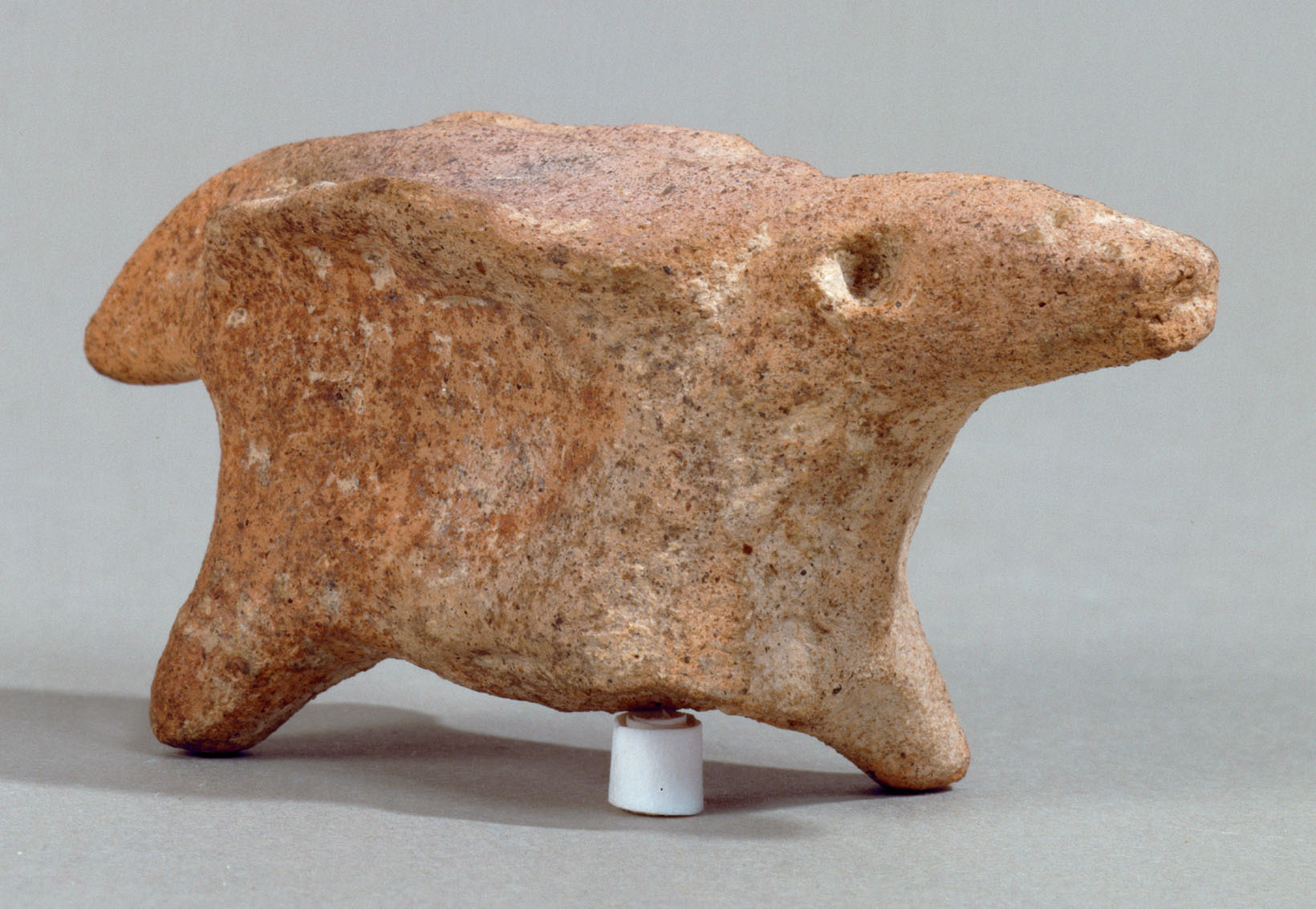 Kunsthistorisches Museum: Statuette der Red Slip Ware: Tierfigur