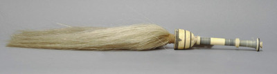 Fliegenwedel mit Elfenbeingriff | Weltmuseum Wien