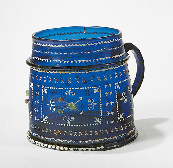 Kunsthistorisches Museum: Kufe mit Perlenbesatz